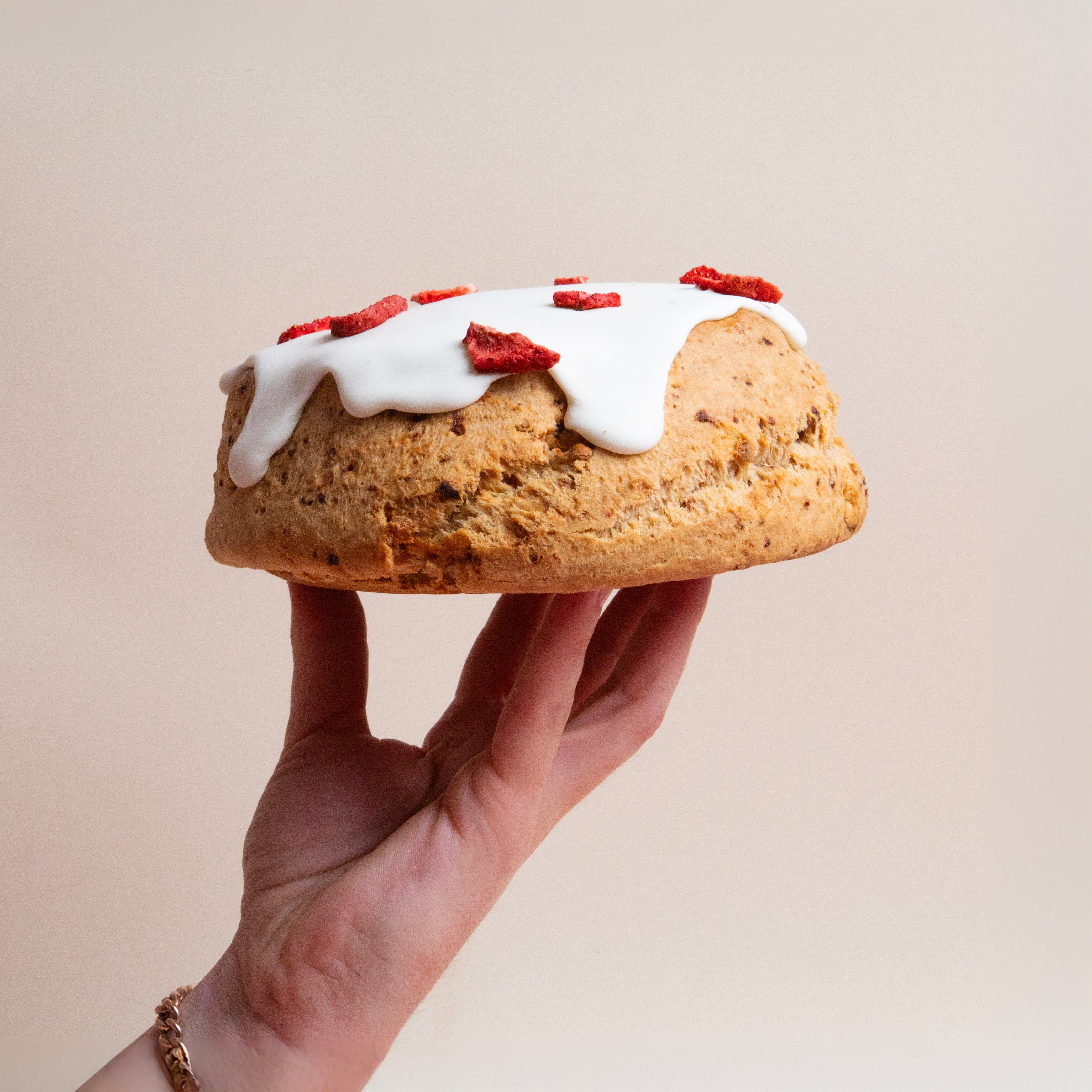 Strawberry & Cream Giant Scone Gift Set – Cutter & Squidge