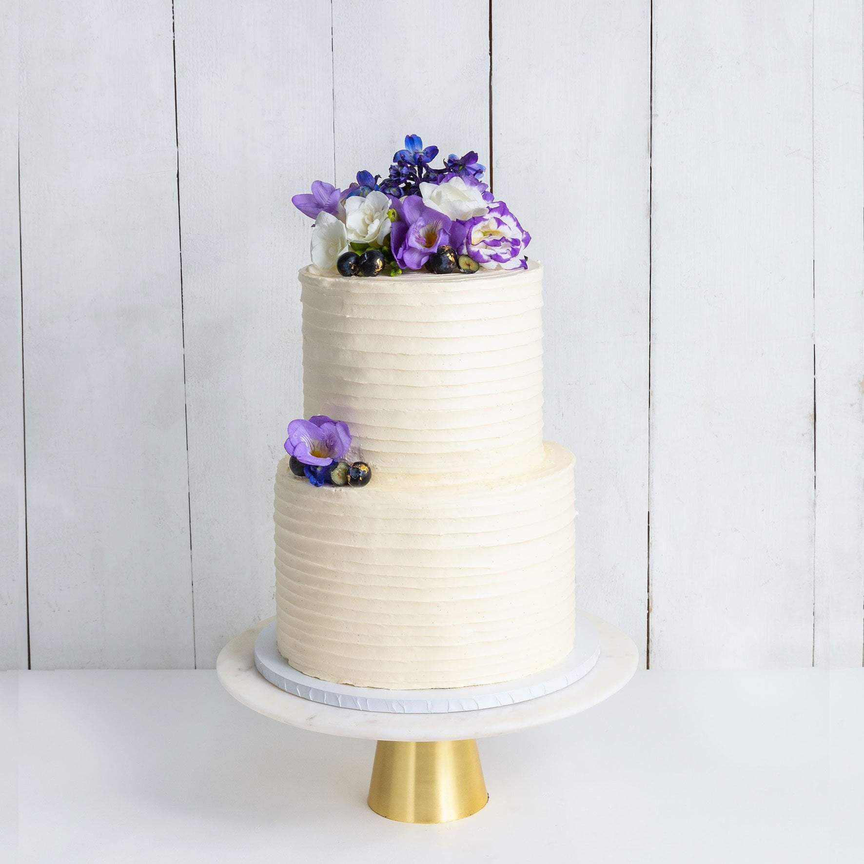 Two tier wedding cake with flowers 60 photos - Astyledwedding.com